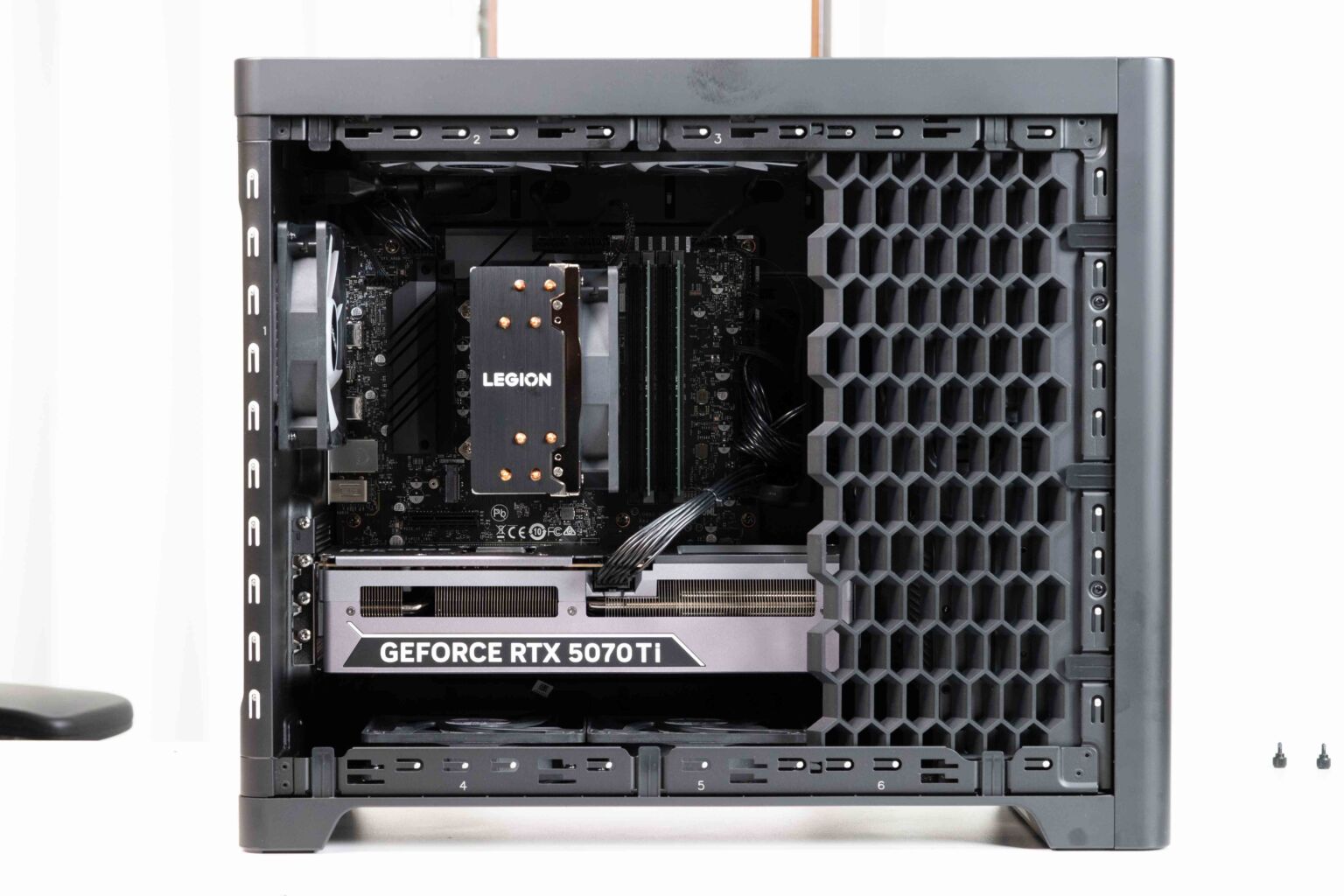 Core Ultra 7 265KF/RTX5070Ti搭載Legion Tower 5レビュー4Kゲームも快適な高性能ゲーミングPC ...